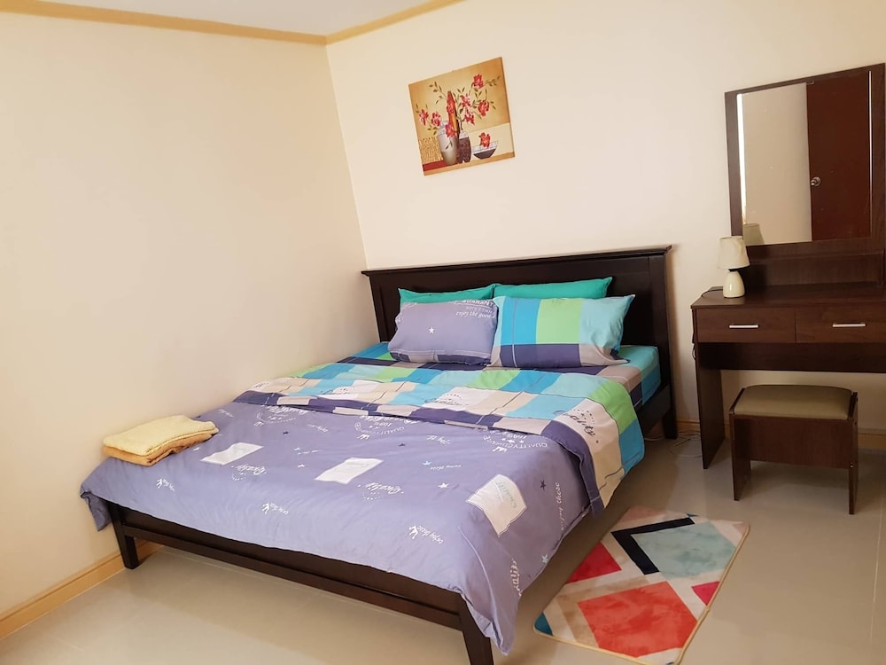 2 Storey House For Rent - Compostela