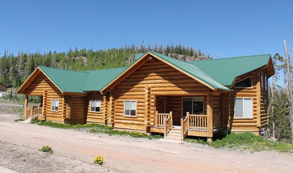 Cozy, Extra Large, Family Log Cabin - Brian Head | Vrbo