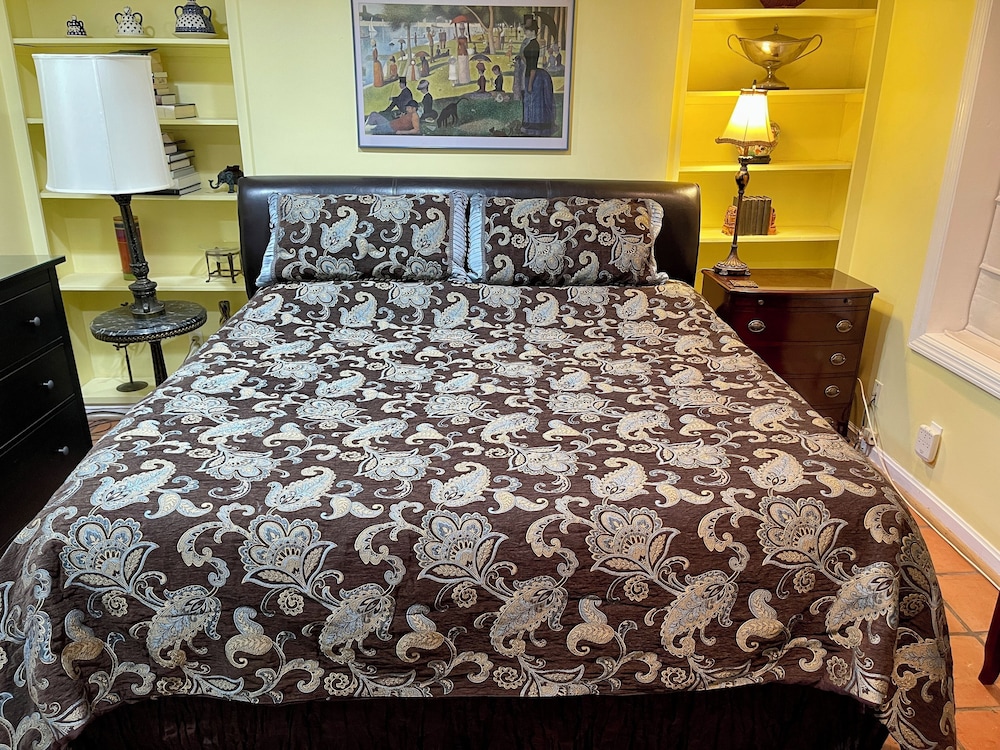 Charming English Basement Apartment In Historic Dupont Circle - Washington, D.C.