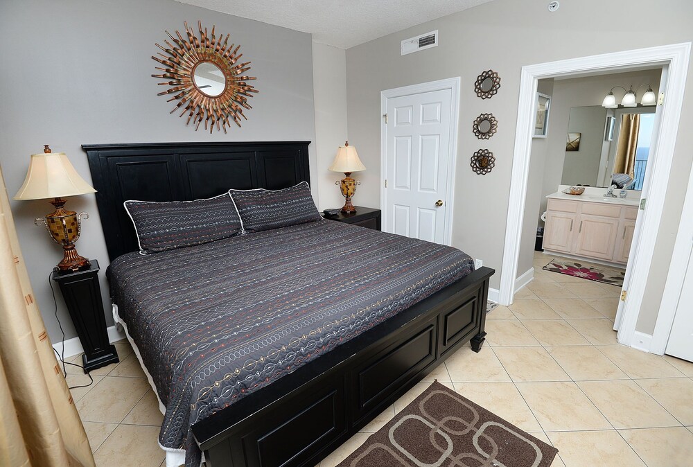 Your Coastal Paradise: Sleeps 8, Enjoy Free Beach Chairs! - Panama City Beach, FL