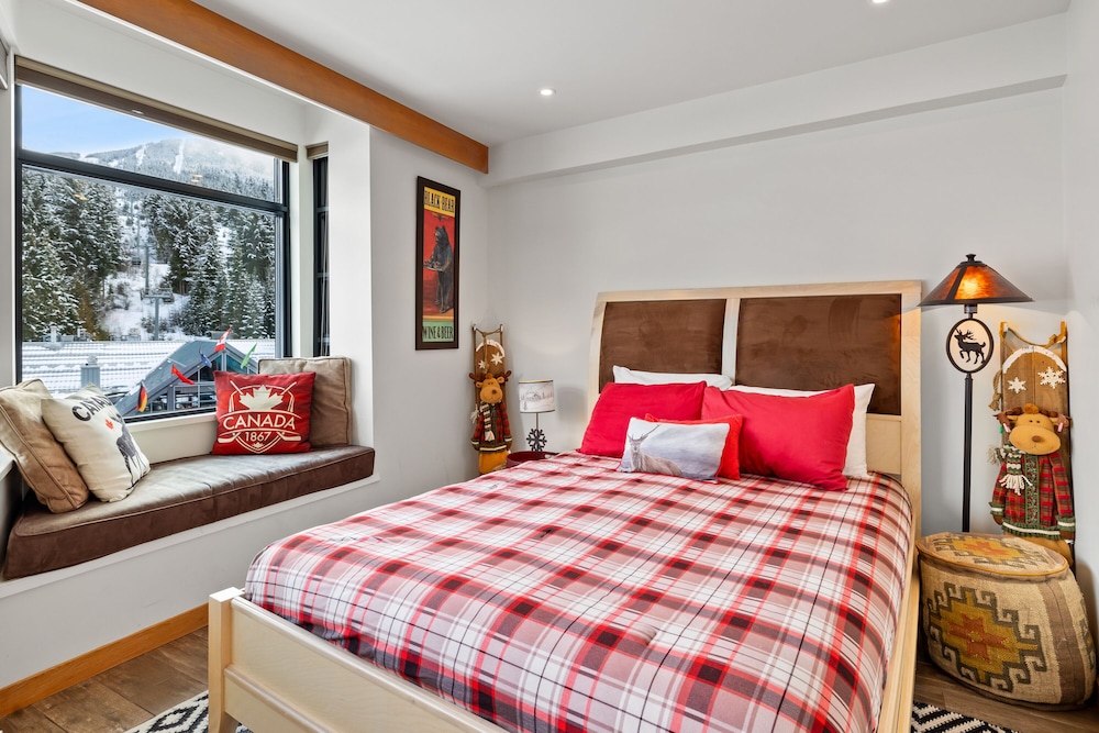 La Propiedad Con Vista A La Montaña Más Grande En El Famoso Carleton Lodge: ¡4 Habitaciones! - Whistler