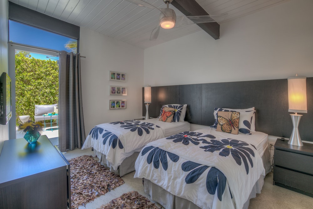 ¡La Icónica Mariposa Alexander De Mediados De Siglo Con Piscina, Spa, Vida Al Aire Libre Y Vistas! - Palm Springs