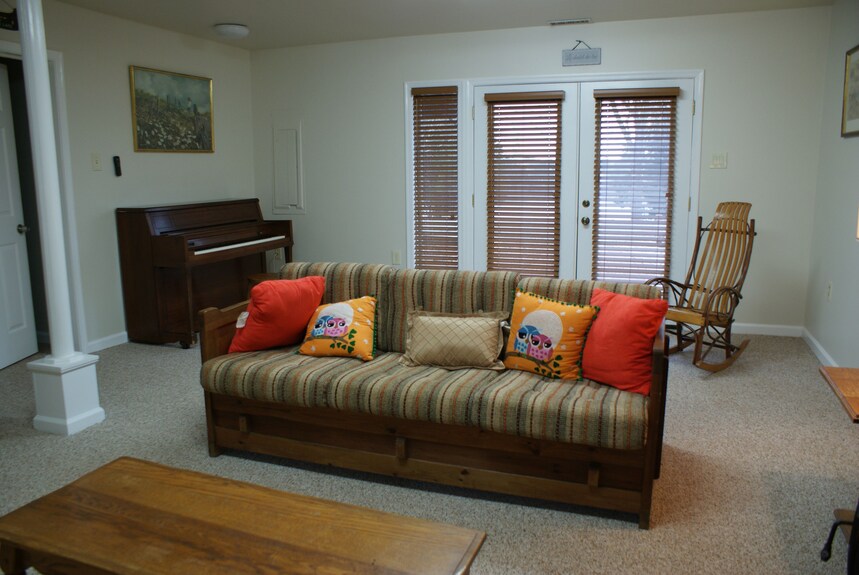 Luxury Log Cabin Estate ~ Breathtaking Lake Views ~ Perfect Family Retreat! - Midland, VA