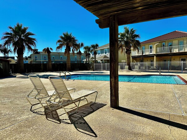 Cozy Family Condo W\/private Patio And Close To Beach - Corpus Christi, TX