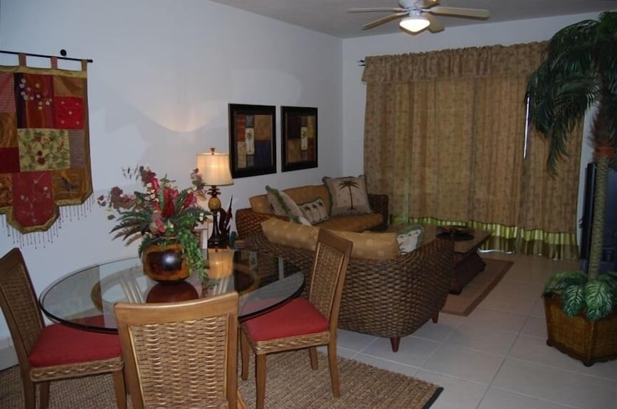 Playa Royal Oceanfront Condo - 新瓦雅塔