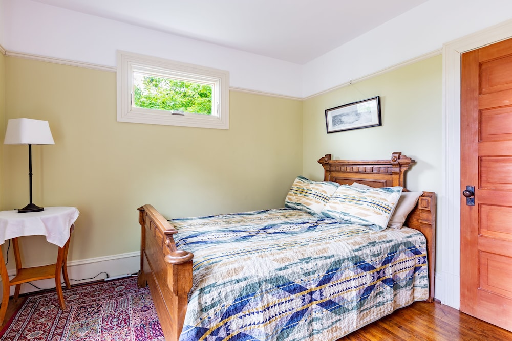 Historic Guest House Located In Central City - Portland, OR