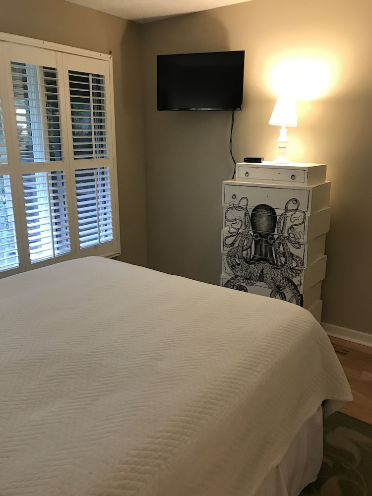 3 Br New Renovation! Resort Privileges (Pool, Etc), Very Close To Ocean - Kiawah Island, SC