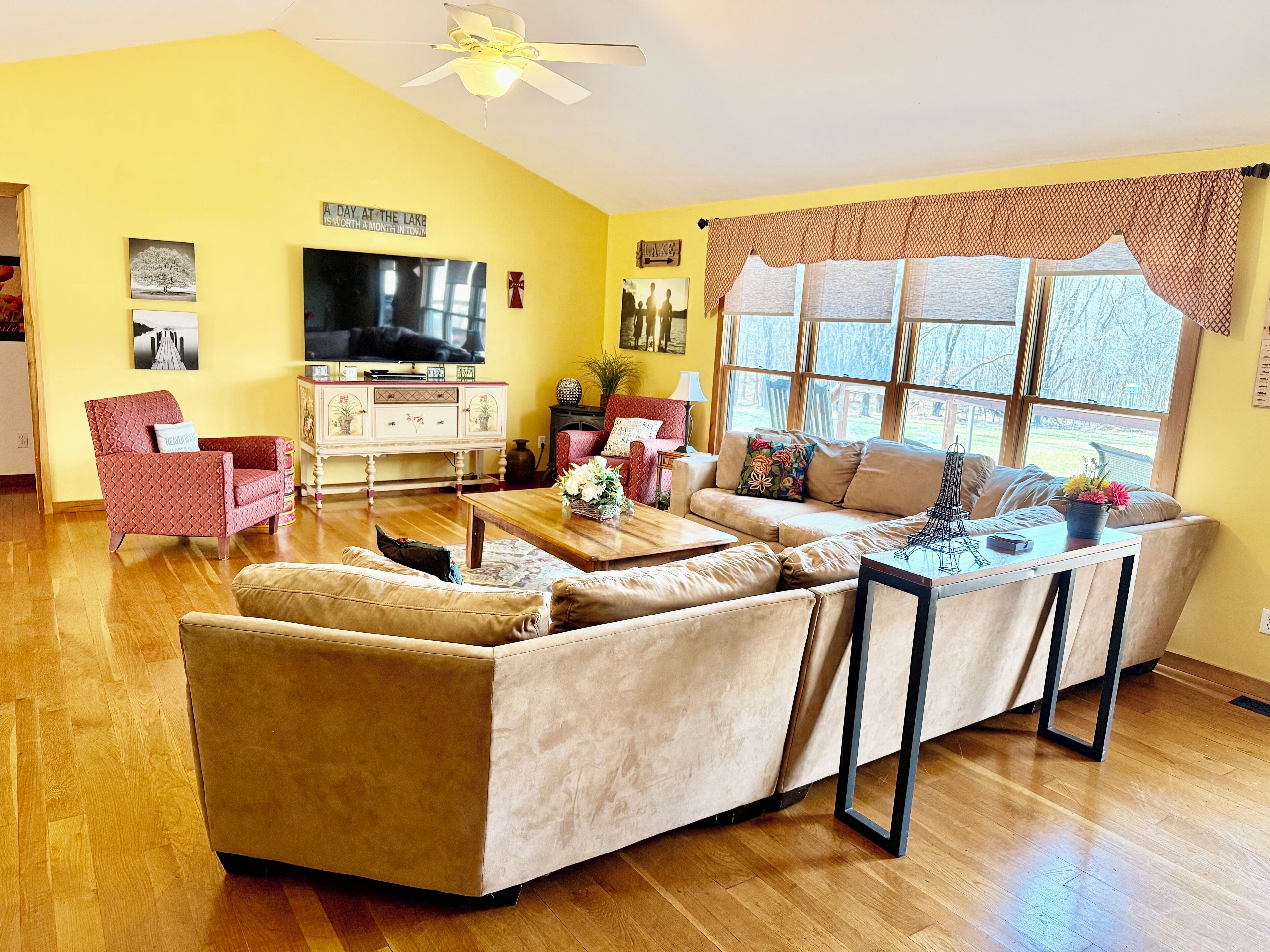 Beautiful, Cedar Lakeside Cabin With Private Dock - Cadiz, KY