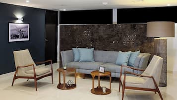 Lounge no saguão