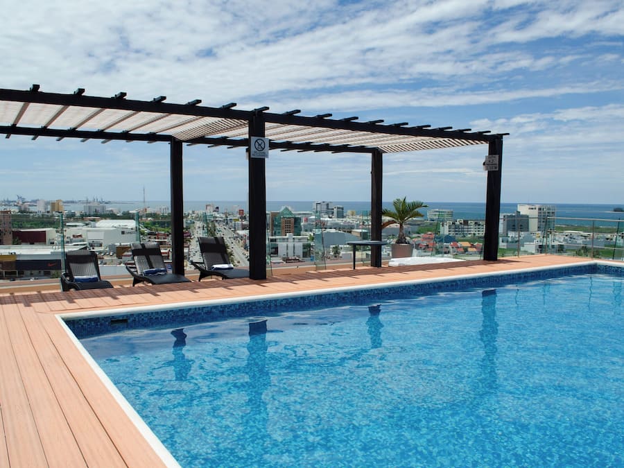 Piscina exterior, da(s) 8:00 à(s) 21:00, espreguiçadeiras