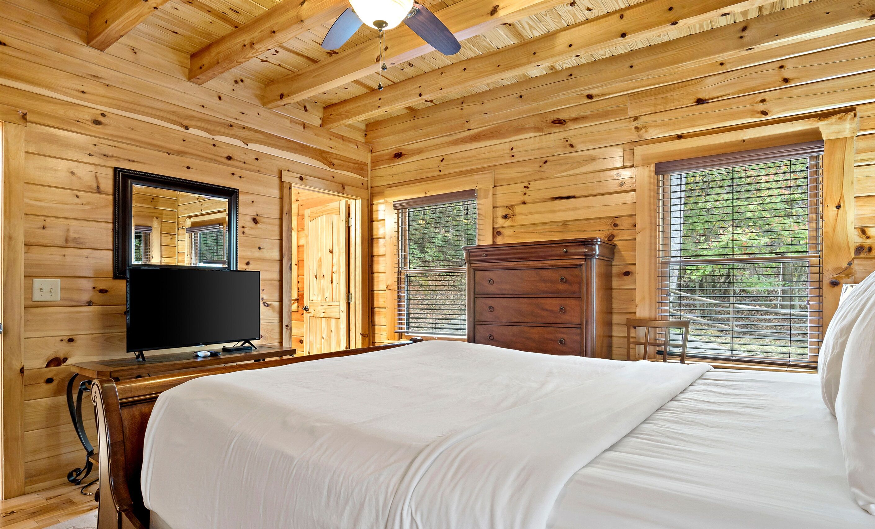 4 Lucky Ducks | Hot Tub | Mothers Day Getaway - Lake Lure, NC