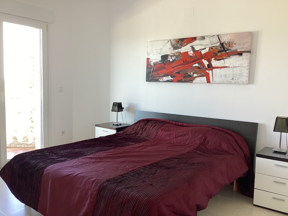 Executive Villa Volledig Voorzien Van Airconditioning Met Een Eigen Zwembad, Uitzicht Op De Bergen En De Zee - Orba