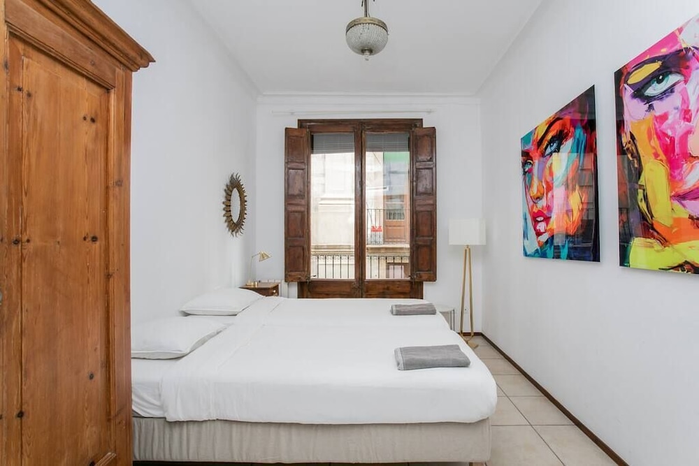 Enjoy Vibrant And Lively Gothic Quater - Barcelona