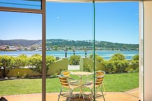 Apartamento de Luxo, várias camas, acessível, vista para o lago | Vista do quarto