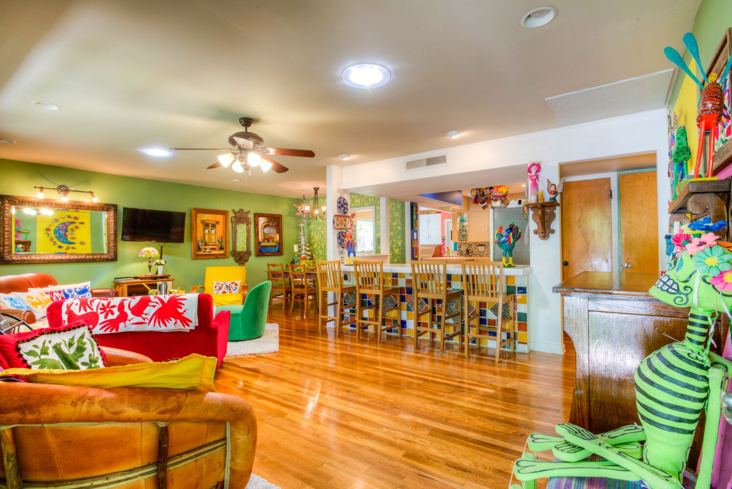 El Cha Cha Cha Es Una Casa Colorida Decorada En Un Vecindario Deseable. - Austin, TX