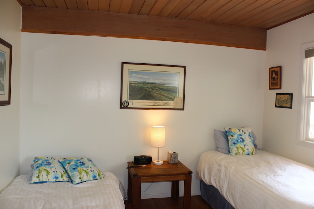 Family Home With Private Beach And Stunning Mountain Views - Ferndale, WA