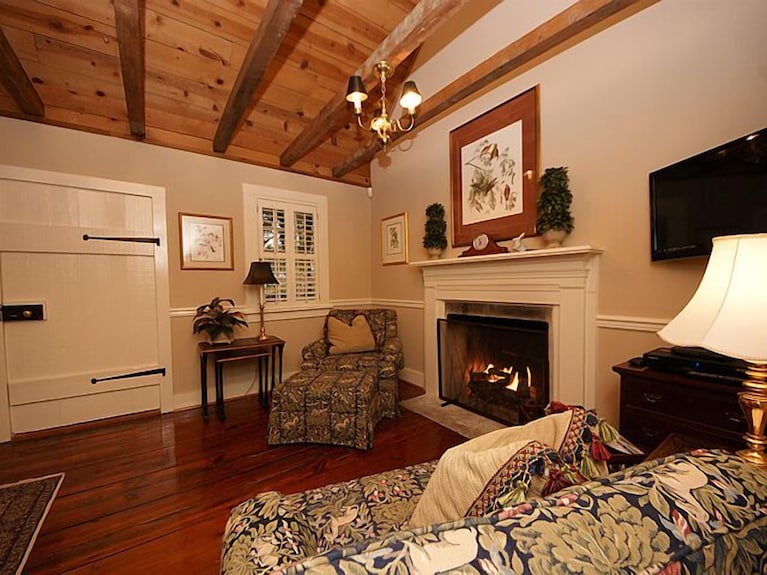 Restored Servants' Quarters For 1812 House In Heart Of Historic District - South Carolina