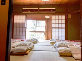 Quarto quádruplo tradicional (Japanese Style) | Wi-Fi de cortesia, roupa de cama
