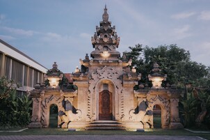 Fachada do alojamento (tarde/noite)