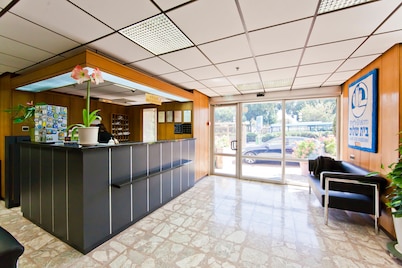 Beth-Shalom Hotel