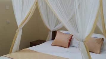 Quarto Individual Básico, 1 cama de casal, não fumadores, Vista para a cidade | Secretária, ferro/tábua de engomar, Wi-fi grátis
