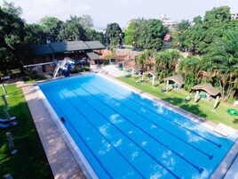 Piscina exterior, da(s) 6:00 à(s) 22:00, toldos gratuitos, guarda-sóis 