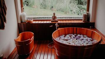 Sala(s) para tratamentos a casais, sauna, banheira de hidromassagem