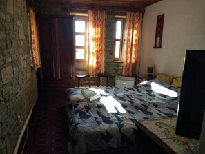 Com decoração personalizada, com mobília individualizada 