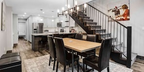 Condo, 4 quartos | Cozinha privada | Geladeira, fogão, cafeteira/chaleira, torradeira