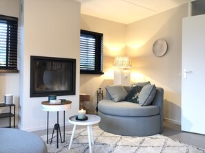 Casa, 1 quarto, para não fumantes, banheira de hidromassagem (Elysium) | Sala de estar | TV de tela plana