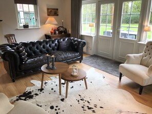 Casa, 2 quartos (Het Roodborstje) | Área de estar | TV de tela plana