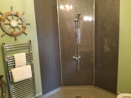Quarto Twin Superior (Accessible) | Casa de banho | Artigos de higiene pessoal grátis, um secador de cabelo 