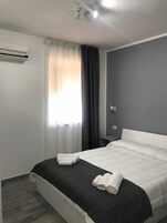 Apartamento Superior | Roupa de alta qualidade, cortinas/cortinados opacos 