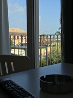 Apartamento Superior | Roupa de alta qualidade, cortinas/cortinados opacos 