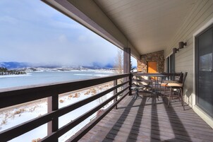 Apartamento em Condomínio Fechado, 2 quartos | Varanda