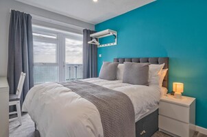 Quarto Duplo Deluxe | Secretária, secretária adequada para computadores portáteis