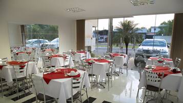 Pequeno-almoço tipo buffet diário incluído