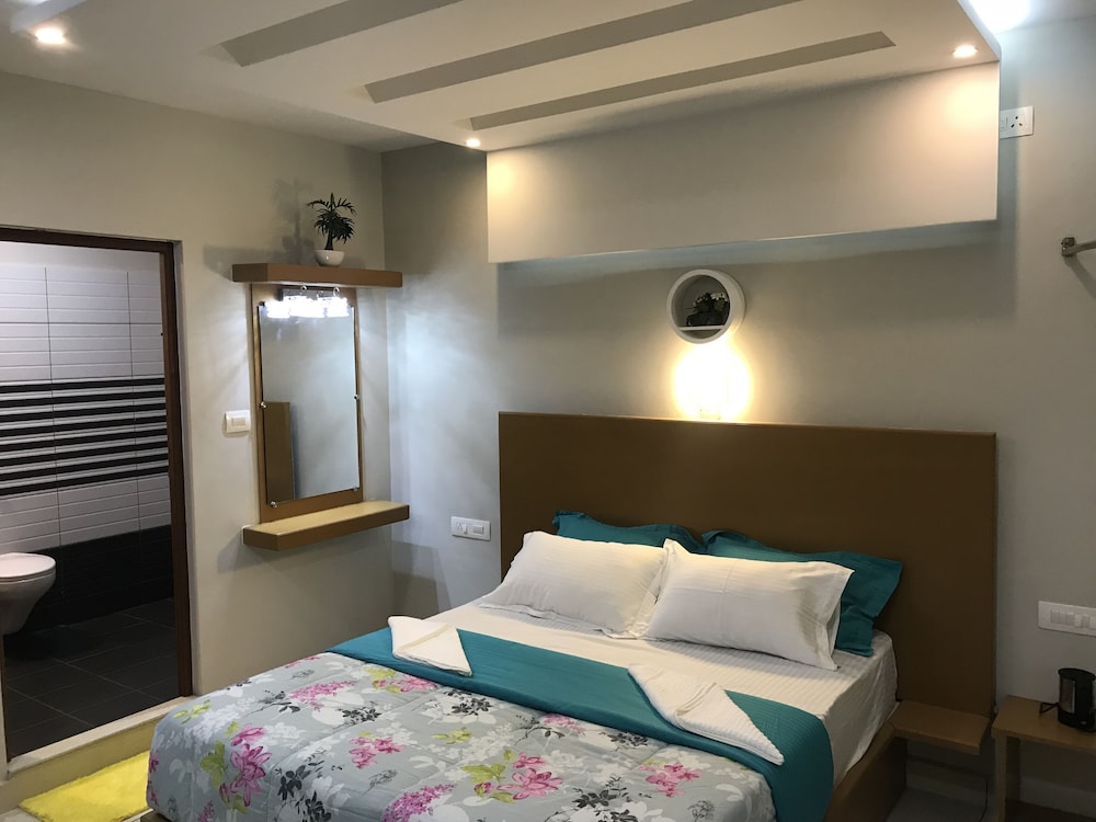 Homestay Munnar-mehakira Holiday Inn - 문나르