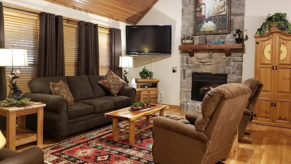 Cozy Lodge With Private Hot Tub In Gated Golf Resort Near Silver Dollar City - Table Rock Lake