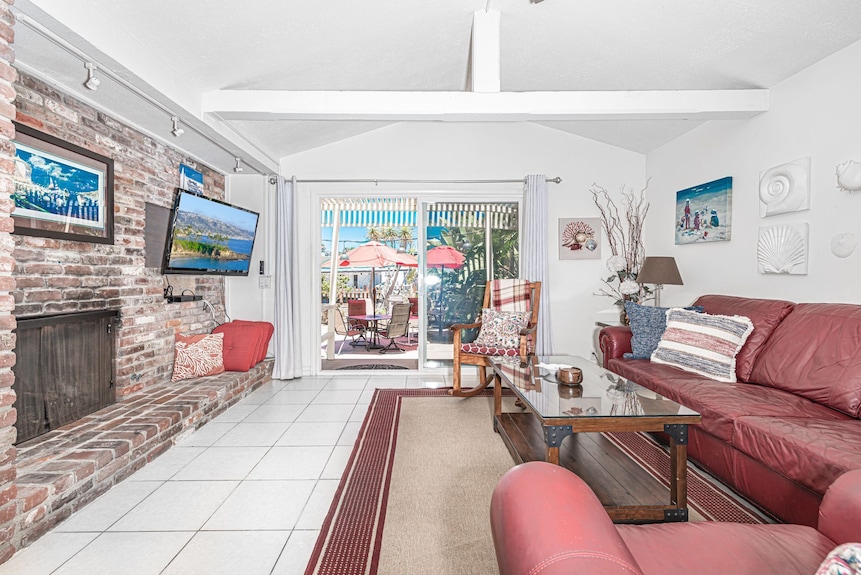 Single-family Beach House | Waterfront Patio - Balboa Island