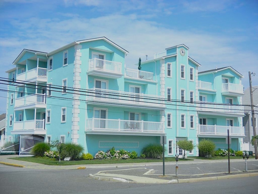Roof Top Pool & Game Room, 2 Blocks To Beach, 3/bedrooms, Beach Passes Included - Goose point, Manchester Township