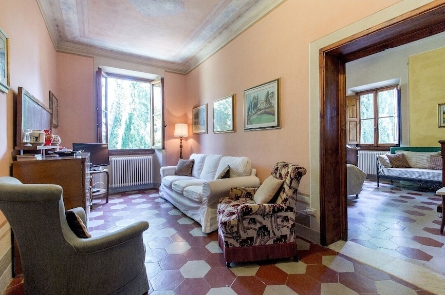 Villa De Campagne Avec Grand Jardin Entouré De Cyprès Verts De Toscane - Alpes