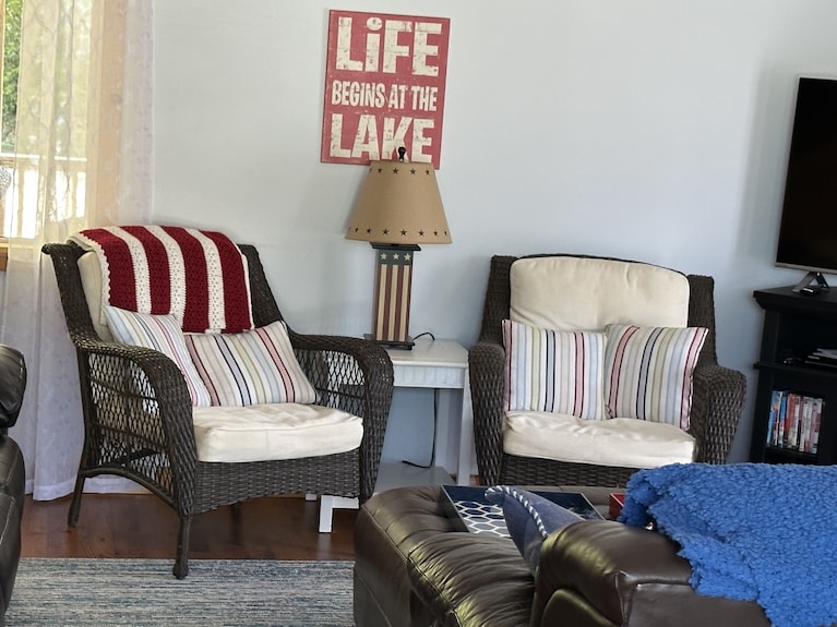 Family-friendly Lake Cottage-private Beach, Kayaks & Dock Access - New Hampshire (State)