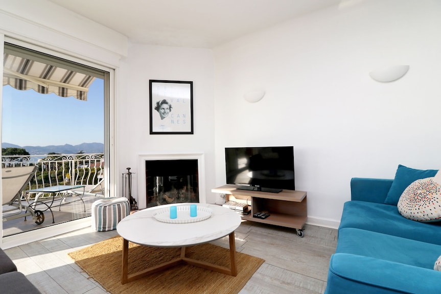 Unique Residential Location With A Fantastic View Of The Bay Of Cannes - Cannes