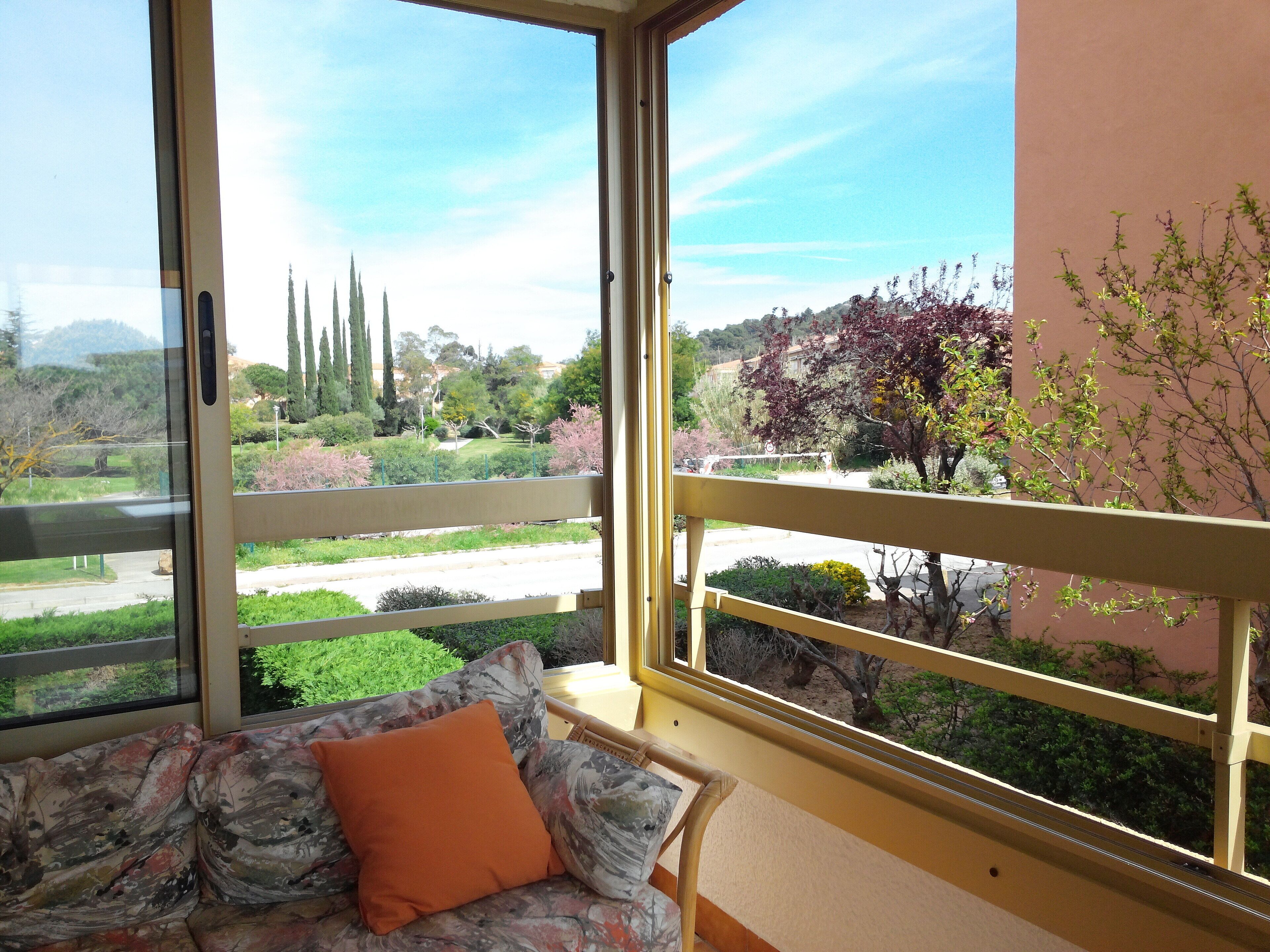 Beau T3,150m De La Plage, 2 Chambres, Grande Loggia, Parking Sécurisé. - La Londe-les-Maures