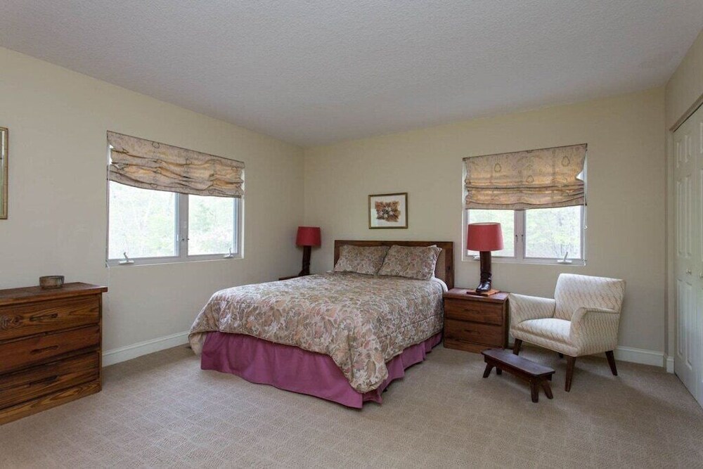 Shelton's Way -Fire Pit, Pet Friendly, Lake Access - Chimney Rock, NC