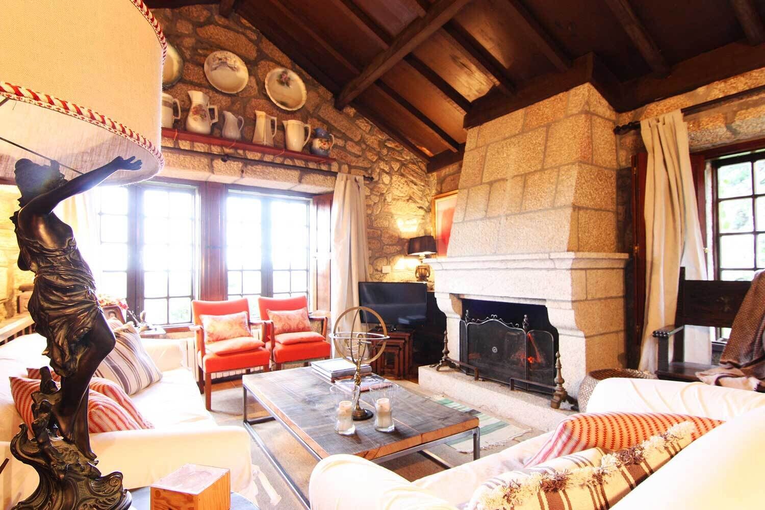 Preciosa Casa Restaurada Del S.xviii Con Piscina - Galicia