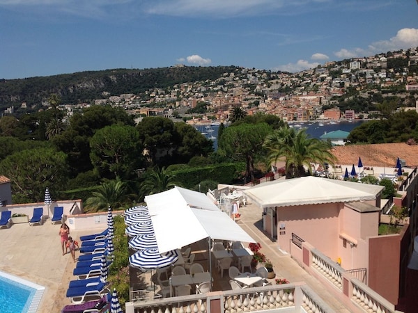 Maravillosa Vista De La Bahía, En La Montaña Boron En La Península Cap Ferrat. - Villefranche-sur-Mer