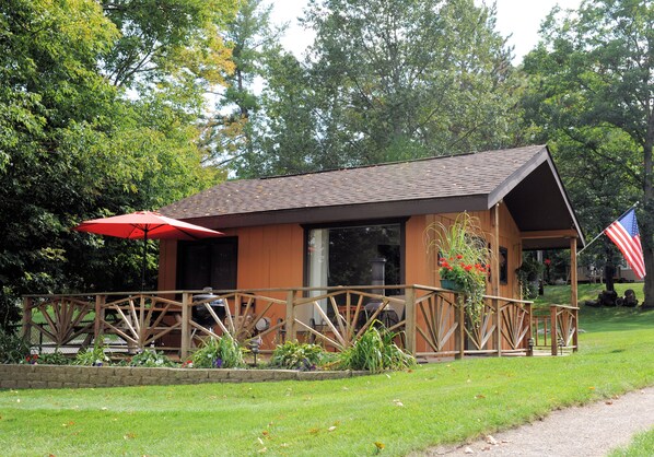 Lake Front Studio Cabin on Clear Lake! Great View & Deck - Ogemaw ...