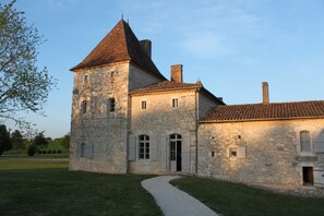 Spend a holiday in a completely renovated castle! - Monflanquin | Vrbo